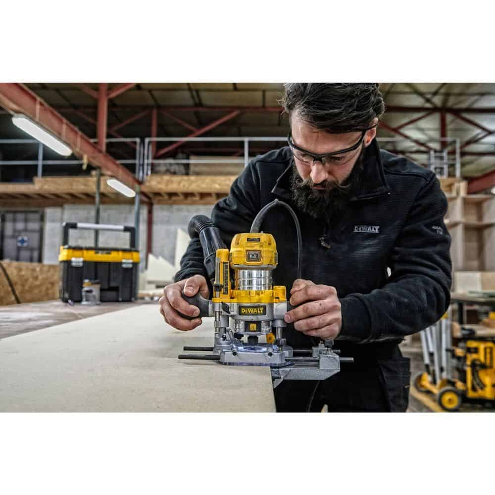 Dewalt 18V 1/4 In. Cordless Router Kit with Plunge/Fixed Base (6-8mm ...