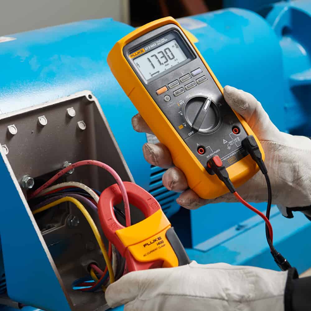 Fluke True RMS Digital Multimeter With Built-In Thermometer, CAT IV ...