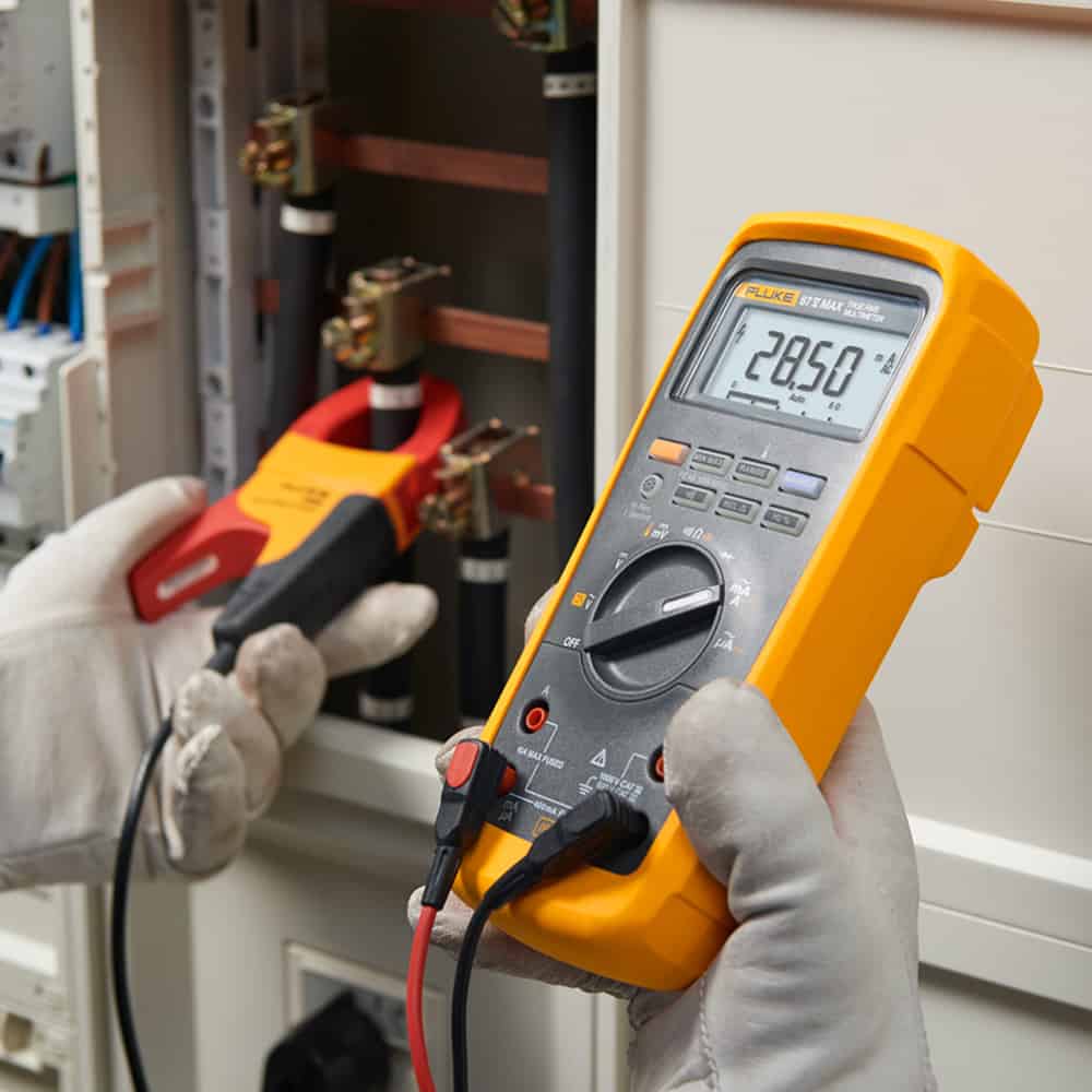 Fluke True RMS Digital Multimeter With Built-In Thermometer, CAT IV ...